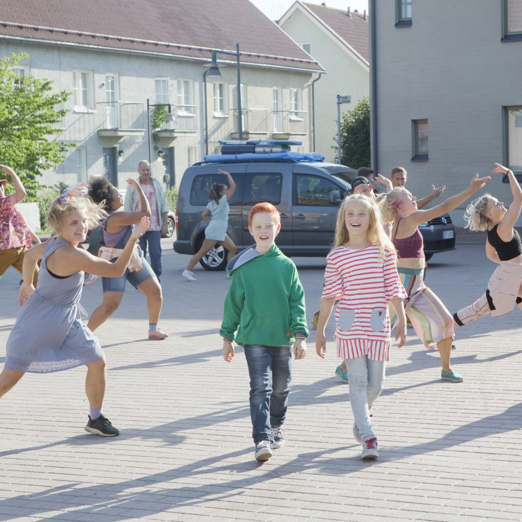 RISTO RÄPPÄÄJÄ JA PULLISTELIJA -ELOKUVAN TRAILER NÄYTTÄÄ MITÄ KAIKKEA ...